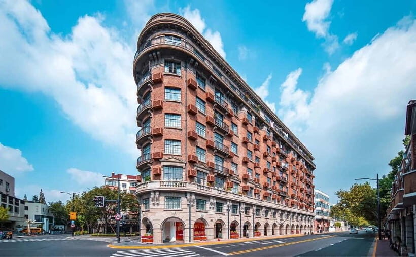 Shanghai: Wukang Road, Bund, & Circus Day Tour - Cultural and Entertainment Highlights at Pudong Expo Park