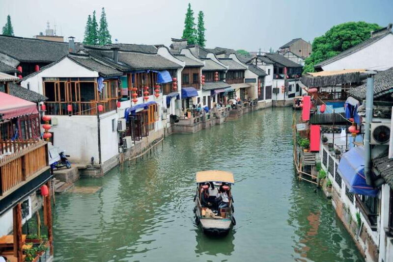 ShanghaiOld Town, Yu Garden, Zhujiajiao Water Town Bus Tour - The Practical Side of the Tour