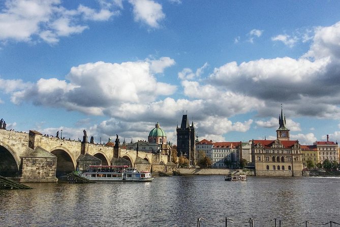 Shared Arrival Transfer: Prague Airport to Hotels - Pickup and Meeting Information