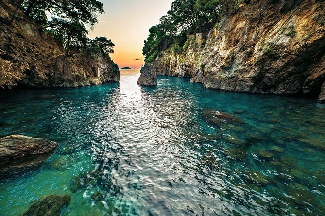 Shared Boat Tour in the Gulf of Poets in La Spezia - Positive Feedback in Multiple Languages