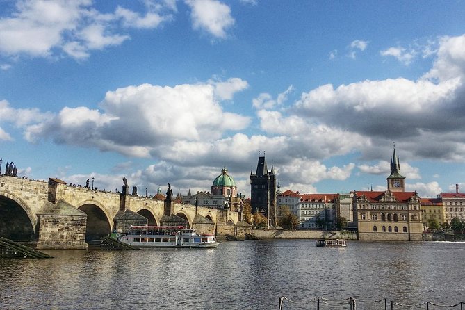 Shared Departure Transfer: Prague Hotel to Prague Airport - Pickup and Drop-off Details
