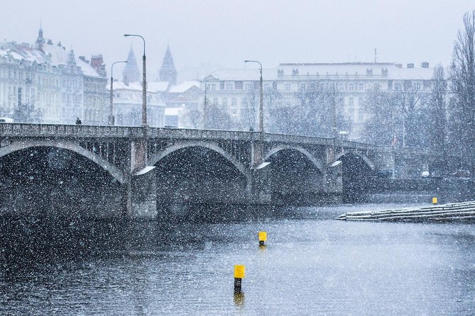 Shared Departure Transfer: Prague Hotel to Prague Airport - Reliability and Punctuality