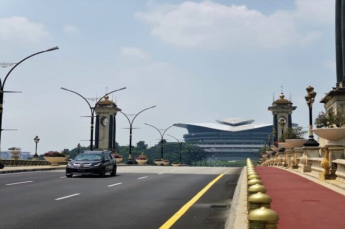 Shared Putrajaya Tour with Traditional Boat Cruise & Pink Mosque - FAQ