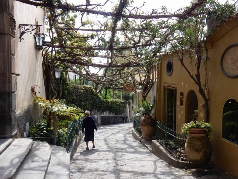 Shared Tour of Pompeii & Positano - FAQ