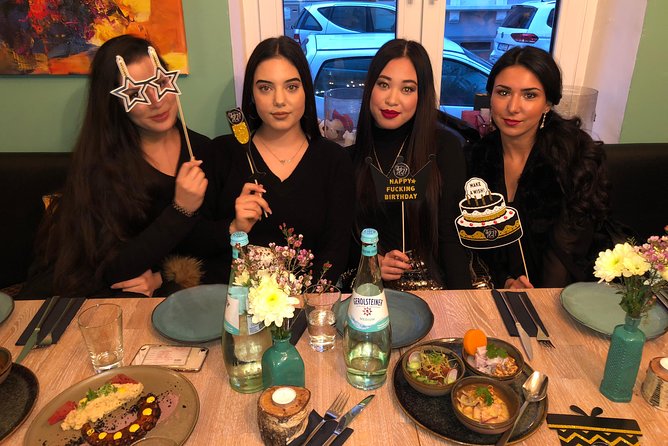 Sharing plate food tour in Berlin - Drinks and Vegetarian Options