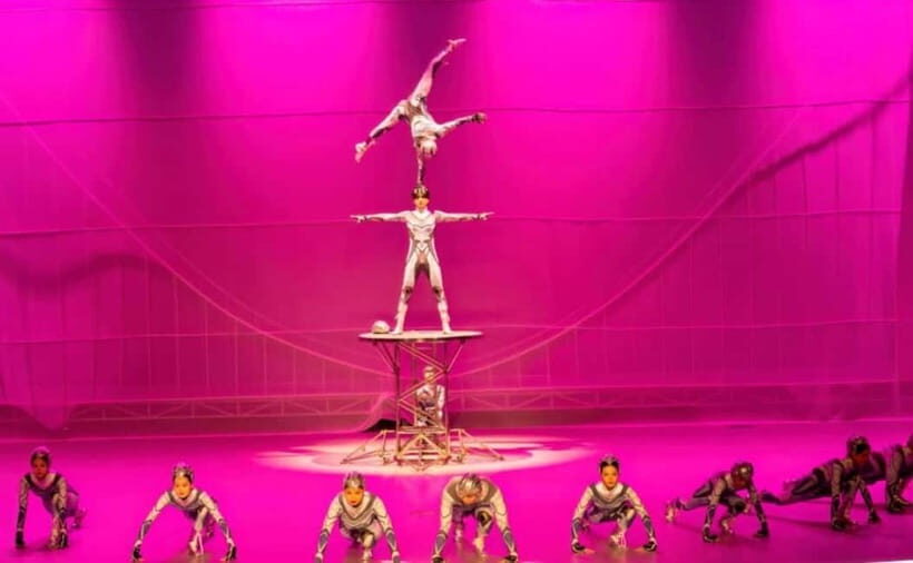 Shenzhen: Holographic Projection Show - A Close-Up on the Experience