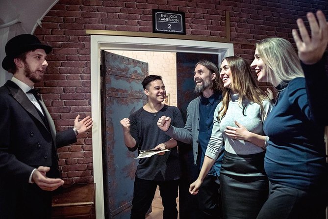 SHERLOCK Escape Room Review: A Must-Try Experience - Teamwork and Collaboration