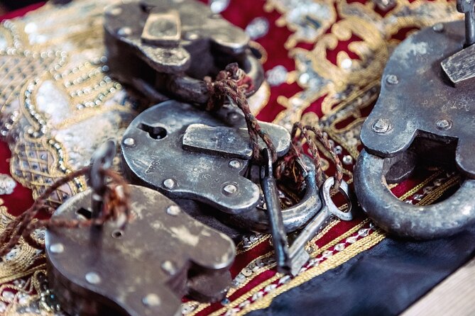 SHERLOCK Escape Room Review: A Must-Try Experience - Seamless Game Flow and Guidance