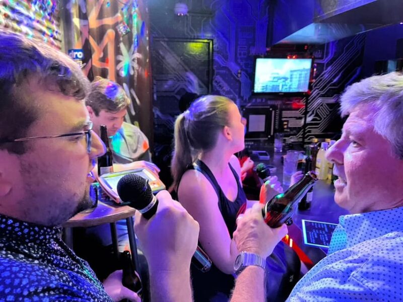 Shinjuku: Bar Hopping Night Tour at Japanese Izakaya - Itinerary Highlights