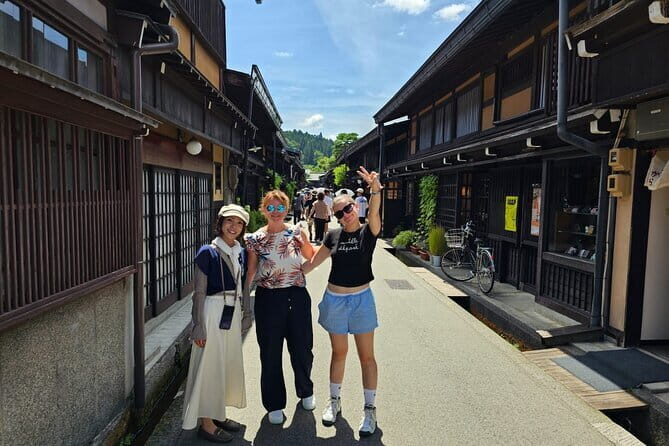 Shirakawa-go Day Trip with Bus Tickets from Takayama - What Past Participants Say