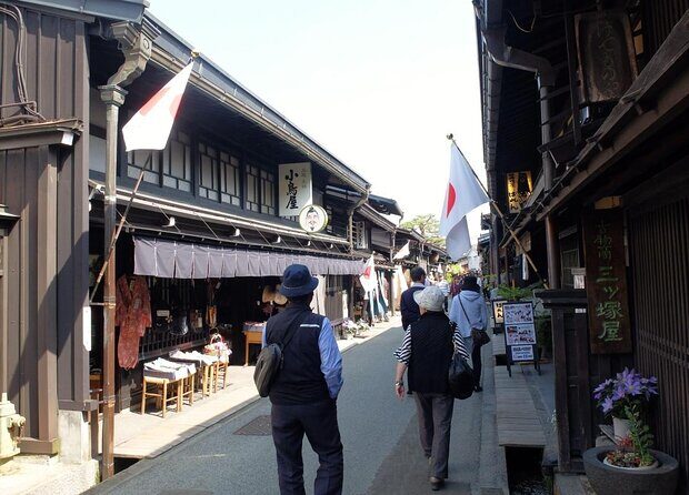 Shirakawago and Takayama Licensed Guide and Vehicle from Kanazawa - Key Points