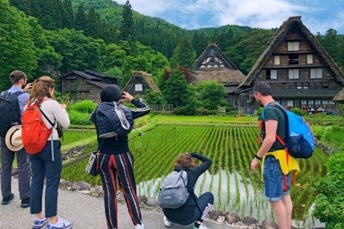 Shirakawago and Takayama Licensed Guide and Vehicle from Kanazawa - An Introduction to the Tour Experience