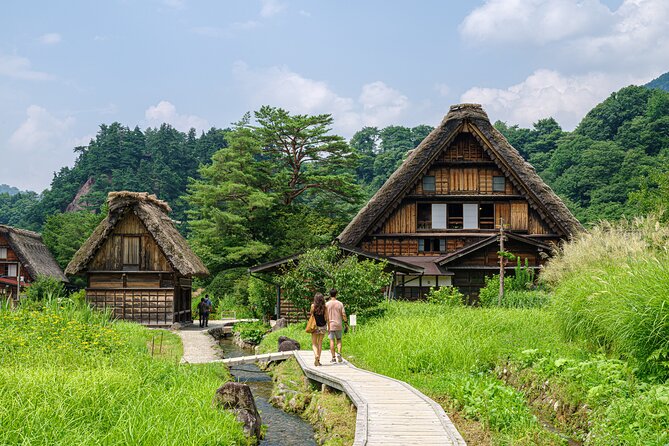 Shirakawago Day Trip: Government Licensed Guide & Vehicle From Takayama - Reviews and Ratings