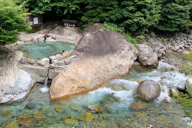 Shirakawago(Unesco World Heritage)/ Onsen / Hiking / 1day Tour - Taking in the Natural Beauty of Hirayu Falls