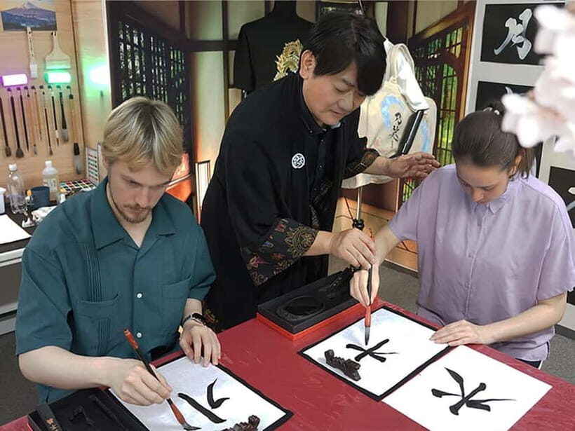 Shonan: Learn Calligraphy from Last Master of Hisseki-jutsu - An In-Depth Look at the Experience