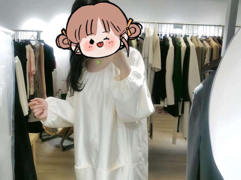 Shop 'Til You Drop: A Tour of Bai Rong World Trade Mall! - Key Points