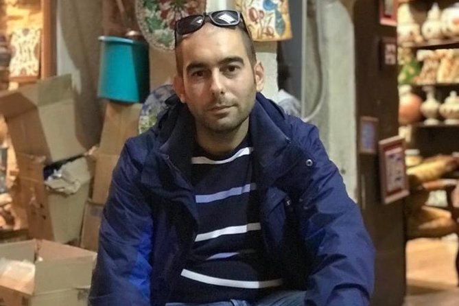 Shopping Therapy in Old Bazaars - Bargaining 101: The Art of Negotiation