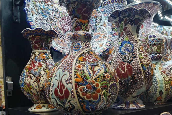 Shopping Therapy in Old Bazaars - Navigating the Labyrinth of Alluring Textiles