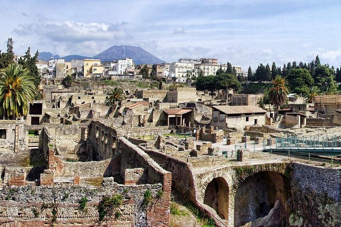 Shore excursion of Pompeii, Vesuvius, Herculaneum. - The Itinerary in Depth
