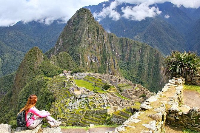 Short Inca Trail to Machu Picchu (2 Days & 1 Night) - Machu Picchu Guided Tour