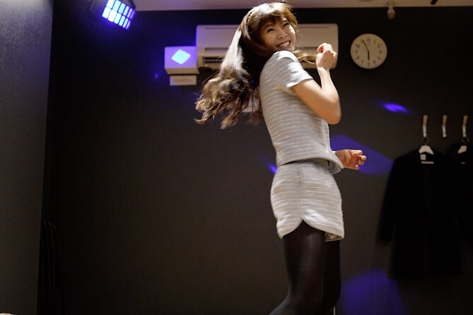 Shuffle Dance in Tokyo With a Tiktok Star - Intermediate Level - Key Points