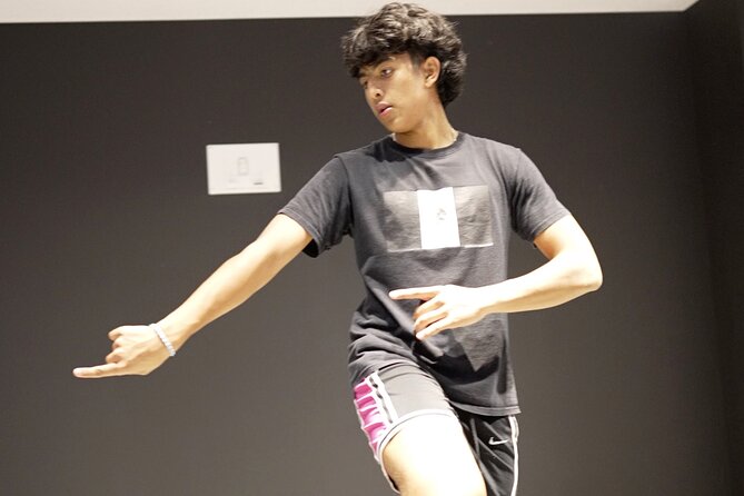 Shuffle Dance in Tokyo With a Tiktok Star - Intermediate Level - Preparing for the Experience