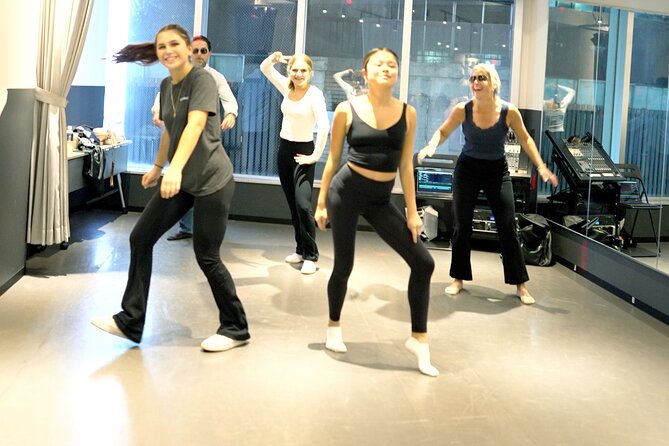 Shuffle Dance in Tokyo With a Tiktok Star - Intermediate Level - Extending Your Shuffle Dance Journey