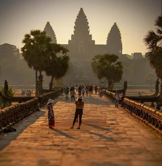 Siem Reap: 1-Day Angkor Wat Group Tour with Spanish Guide - Transportation and Group Size: Why It Matters