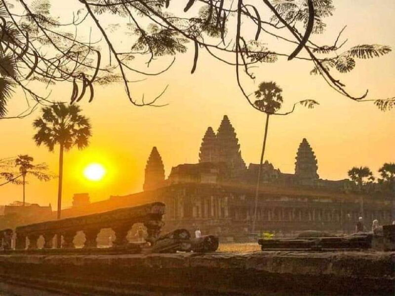 Siem Reap: 1-Day Angkor Wat Sunrise Tour in Spanish - Key Points