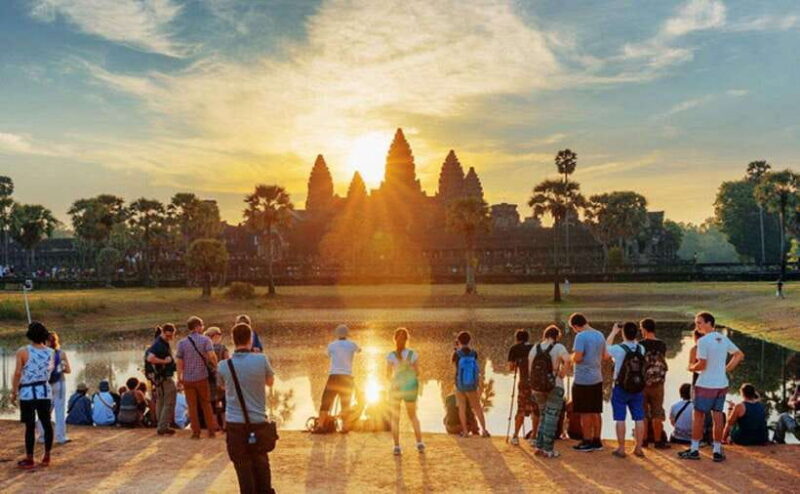 Siem Reap: 1-Day Angkor Wat Sunrise Tour in Spanish - What Travelers Say