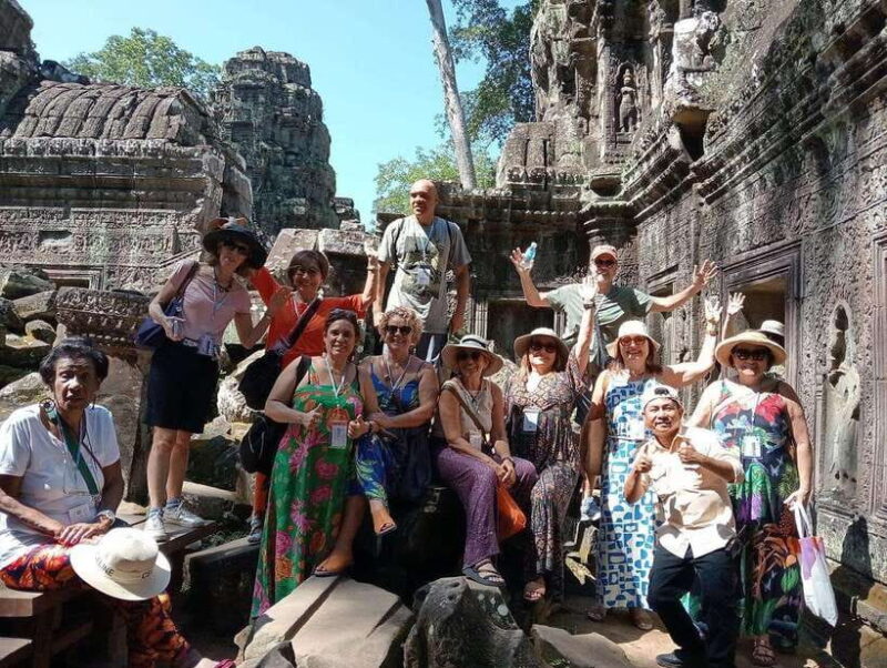 Siem Reap: 1-Day Group Tour of Angkor in Spanish with Expert Tour Guide - Transportation and Group Dynamics