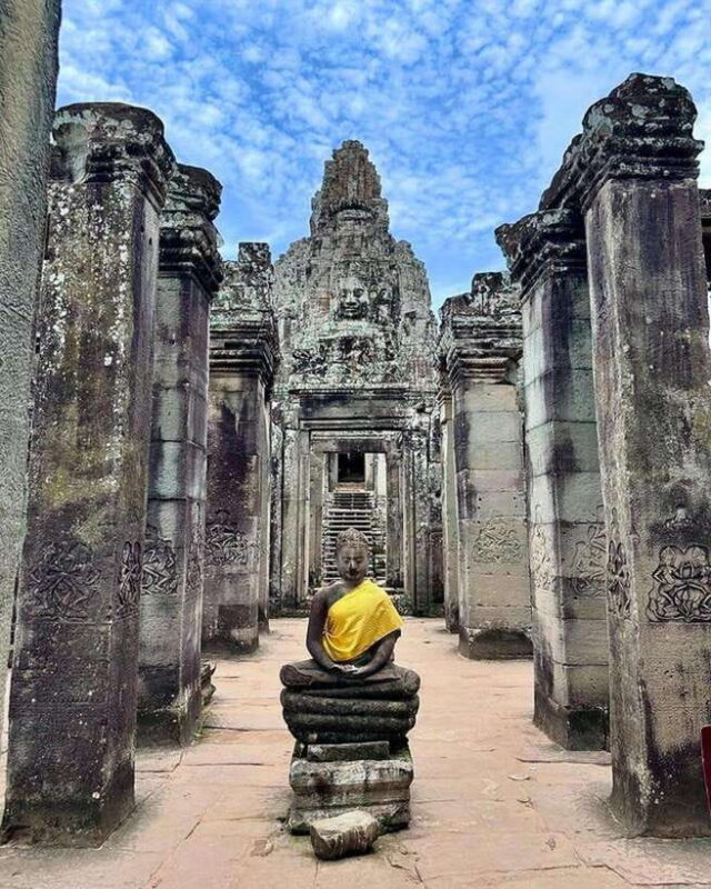 Siem Reap: 1-Day Group Tour of Angkor in Spanish with Expert Tour Guide - Authentic Experience and Practical Tips