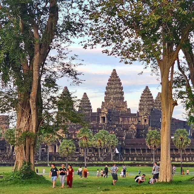Siem Reap: 1-Day Group Tour of Angkor in Spanish with Expert Tour Guide - FAQ