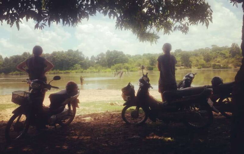 Siem Reap: 6-Hour Easy Rider Motorbike Tour - Visiting Remote Temples and Monasteries