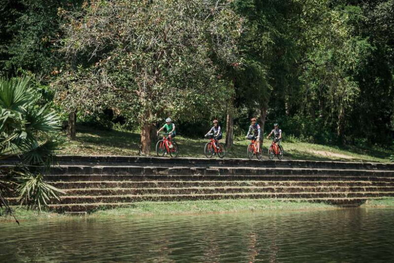 Siem Reap: Angkor Sunrise Bike Tour with Breakfast and Lunch - Key Points