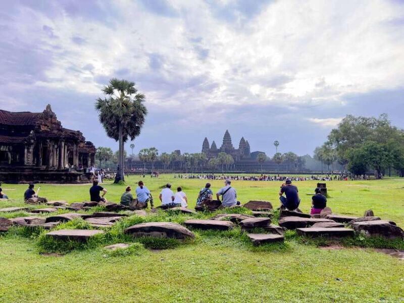 Siem Reap: Angkor Wat and Floating Village Day Tour - Key Points