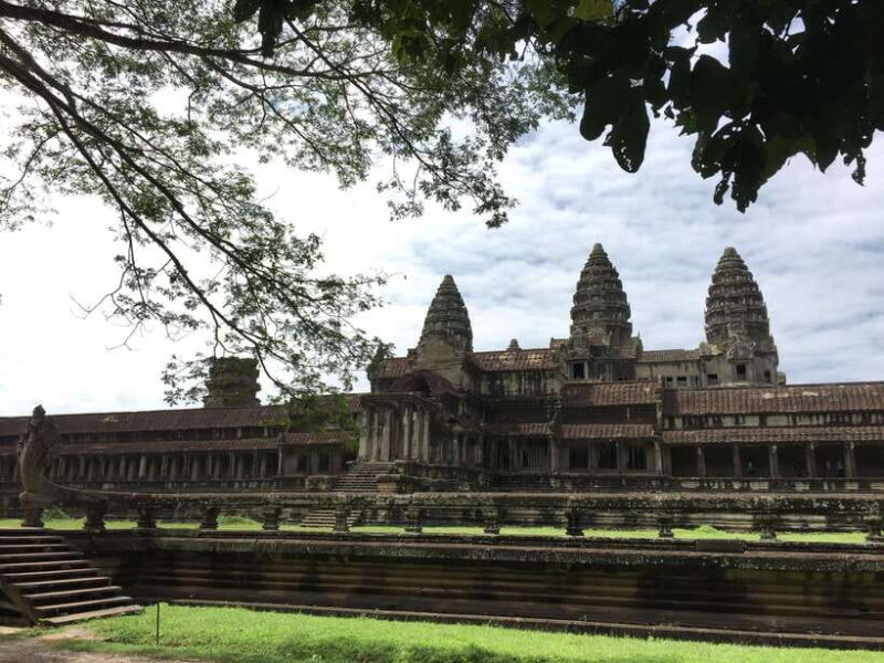 Siem Reap: Angkor Wat Half-Day Trip with Local Guide - A Detailed Look at the Itinerary