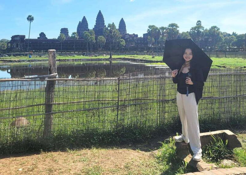Siem Reap: Angkor Wat Tour with Private English Guide 2 Days - Key Points