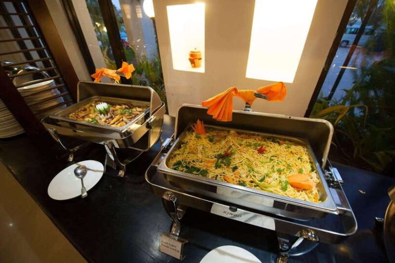 Siem Reap: Dinner Show Apsara Dance Round Pick-up included - What makes this experience stand out?