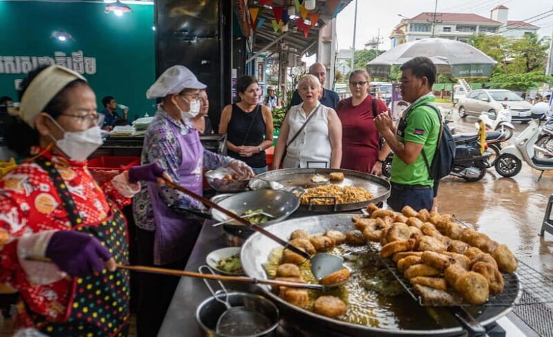 Siem Reap: Evening Foodie Vespa Tour - Authenticity and Value
