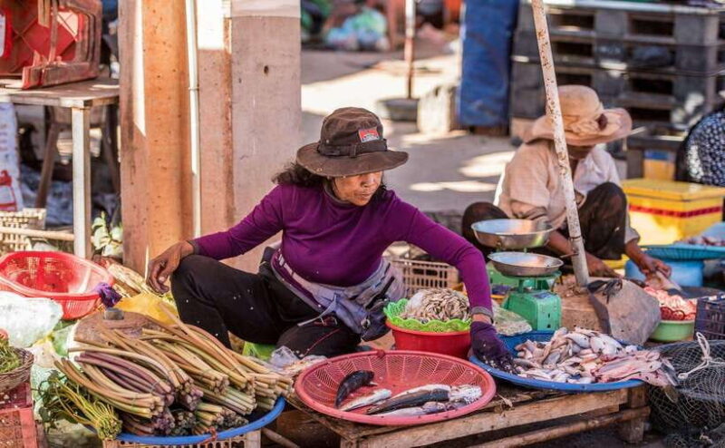 Siem Reap: Night Market Street Food Tour with Dinner - Key Points