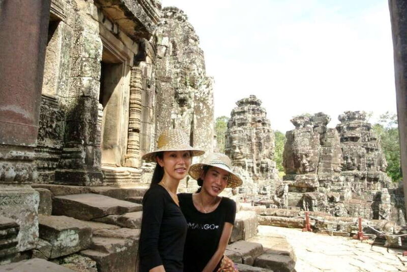 SiemReap: Private Angkor Wat Tour in English or German guide - Key Points