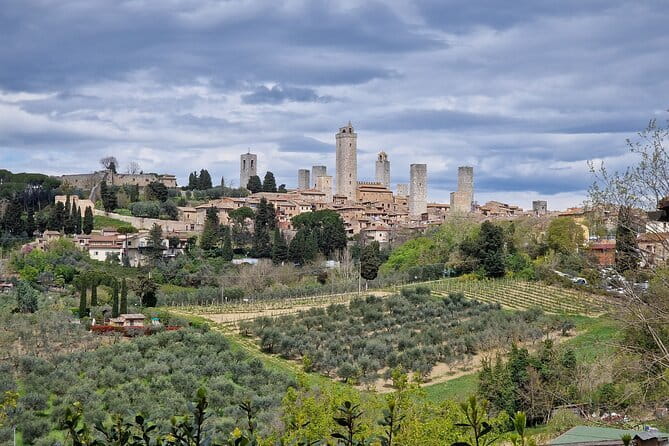 Siena San Gimignano Pisa Winery lunch & wine Limousine Service - Exploring Siena: Medieval Charm in a Compact Quarter