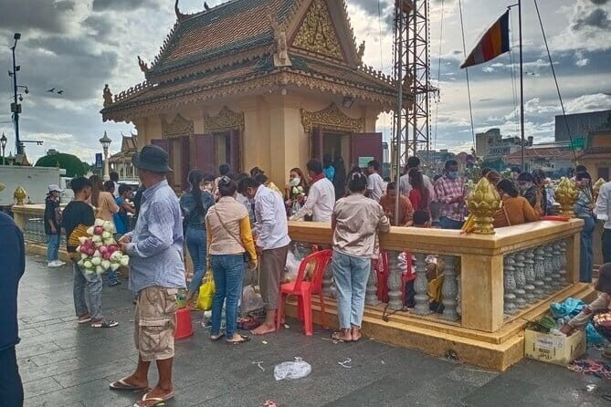 Sightseeing and historical tour in Phnom Penh - Key Points