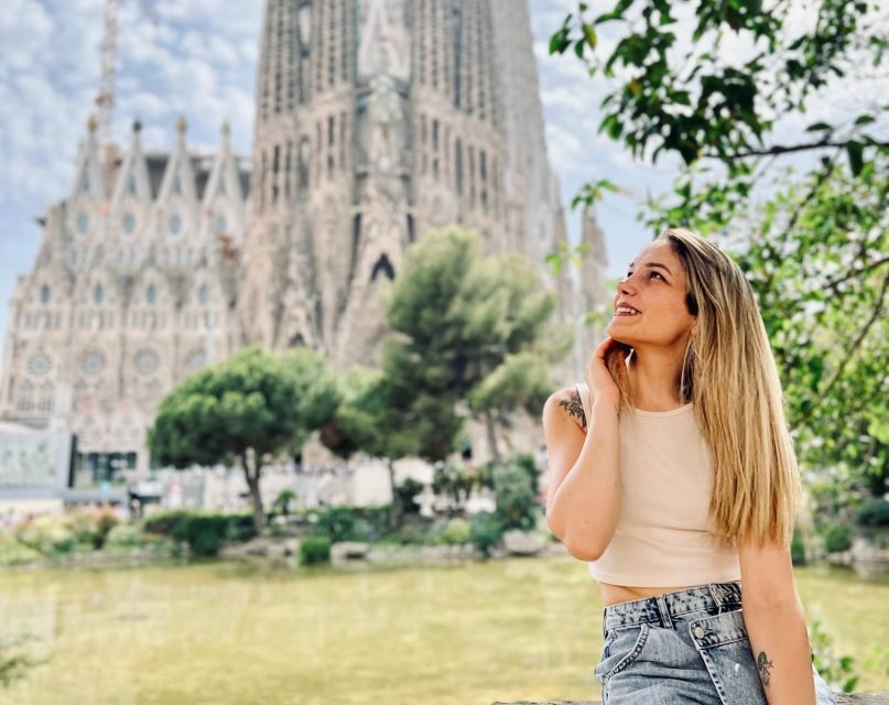 Sightseeing Barcelona by Bike, Photo-shooting & Tapas - Key Points