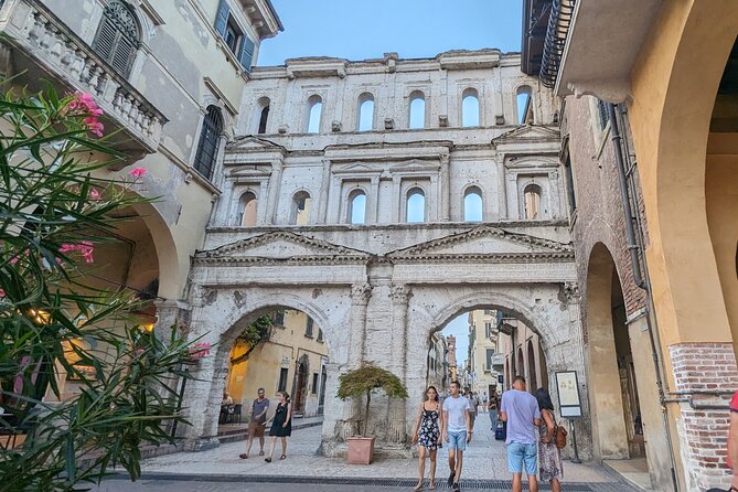 Sightseeing Walking Tour in Verona: 9+ Landmarks With Live Guide - Key Points