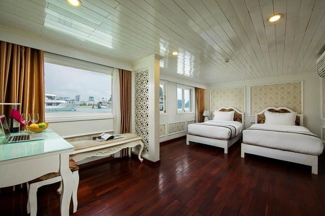 Signature Royal Cruise 2 Days 1 Night - An Introduction to the Tour Experience