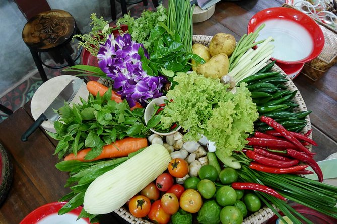 Silom Thai Cooking School with Fresh Market Tour - What Makes This Tour Stand Out?