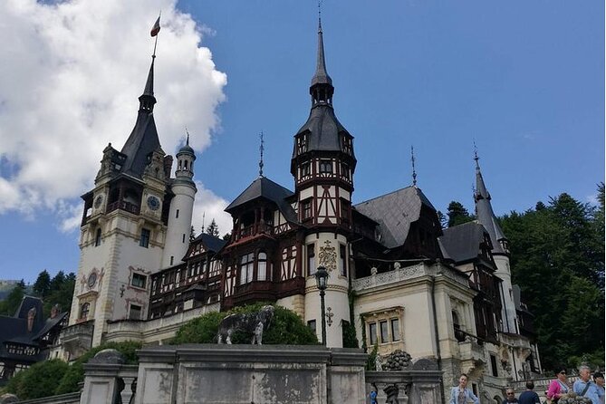 Sinaia and Brasov in One Day - Meeting and Pickup