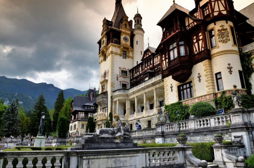 Sinaia: Pele Castle Tour with An Expert Guide - Key Points